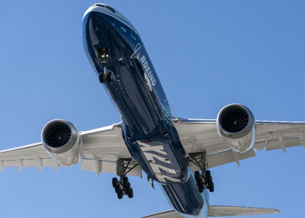 Video: Graban momento en que motor de avión explota en pleno vuelo ...