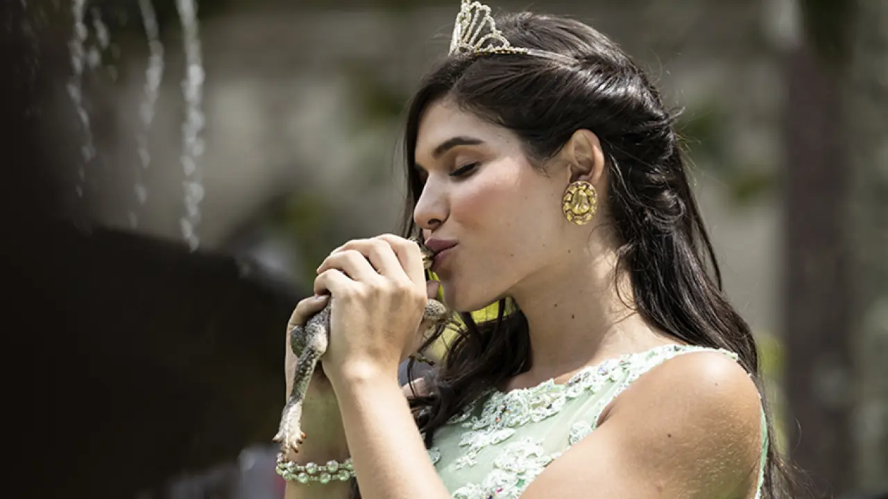 Mara Cifuentes se lleva la admiración de Ángela Ponce, Miss España ...