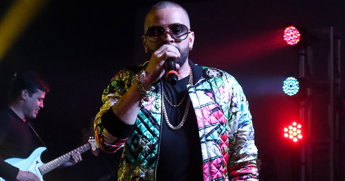 Cantante Nacho, afectado por gases en protesta opositora en Venezuela ...