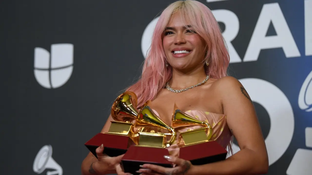 Karol G y el emotivo momento con Feid tras ser ganadora del álbum del ...
