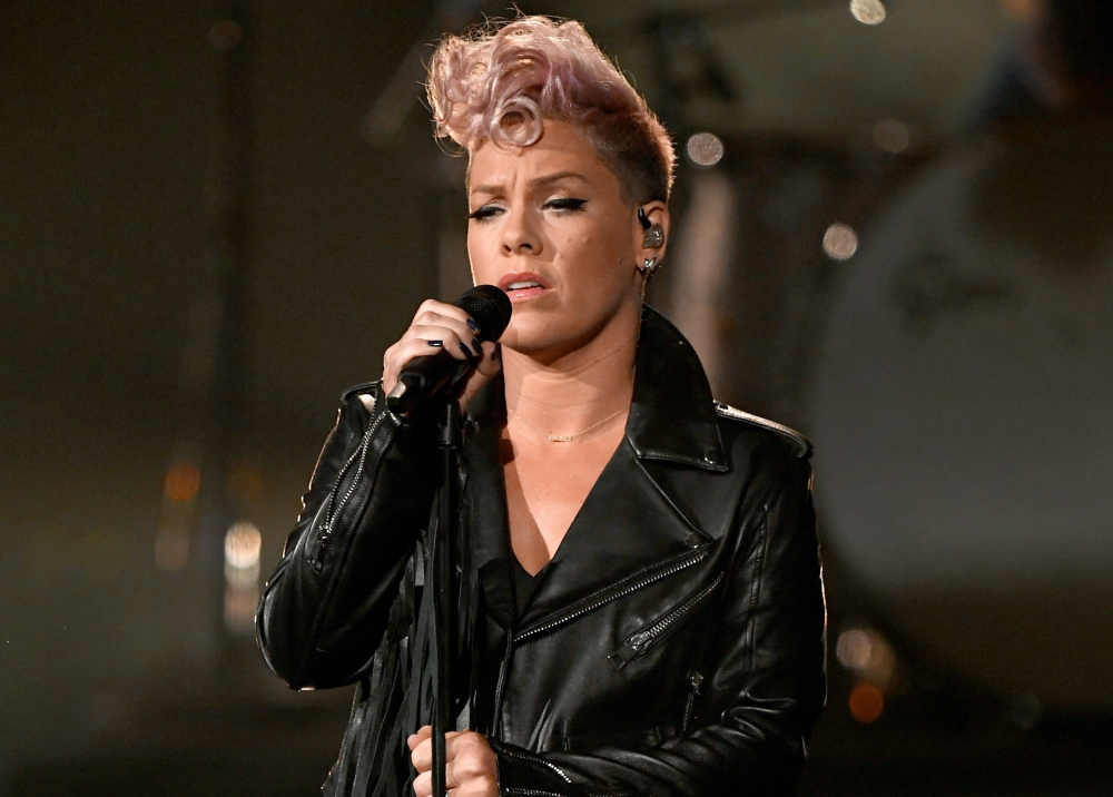 ¡Al ritmo de la salsa! La cantante Pink muestra cómo le va con el baile ...