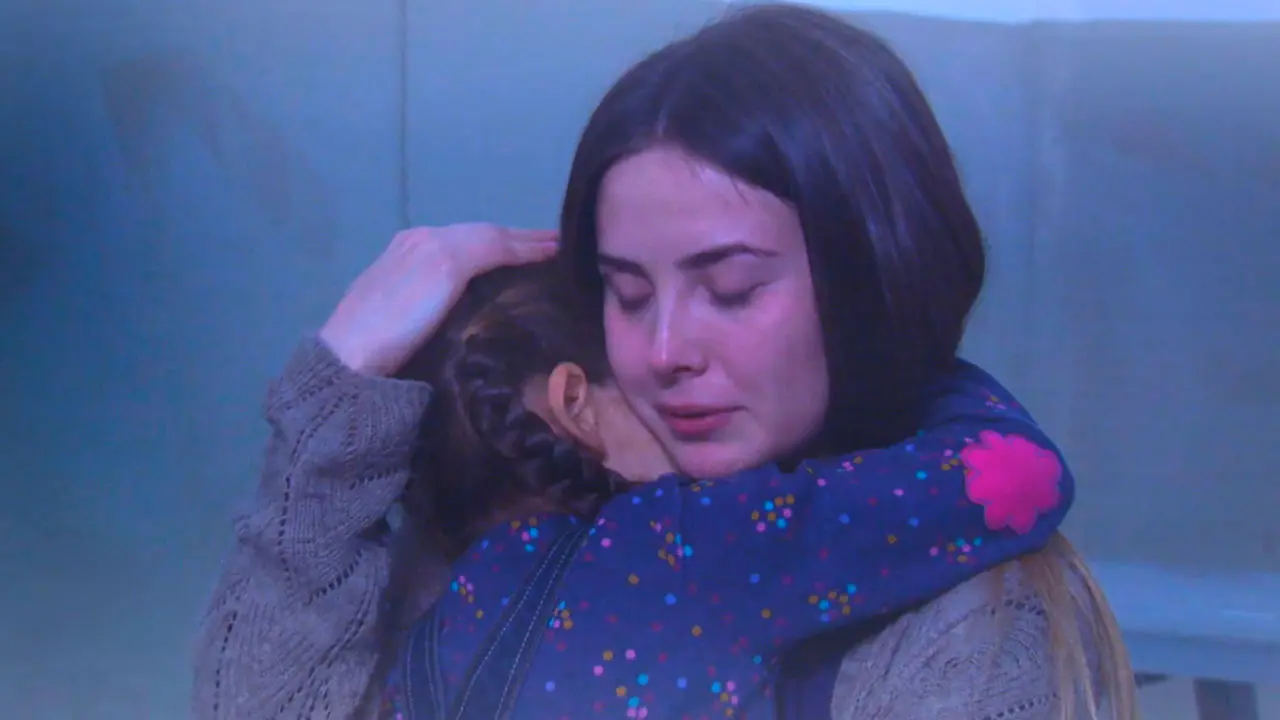 Capítulo 95: Selim le cumple a Zeynep y lleva a Elif a ver a Melek a prisión - CaracolTV