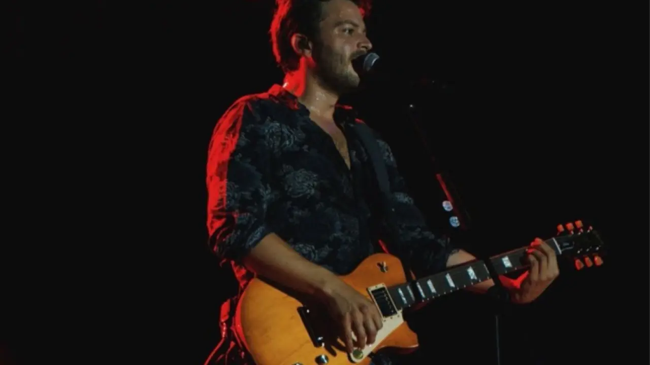 El cantante Gusi publica su álbum bailable 'Monte adentro', producido ...