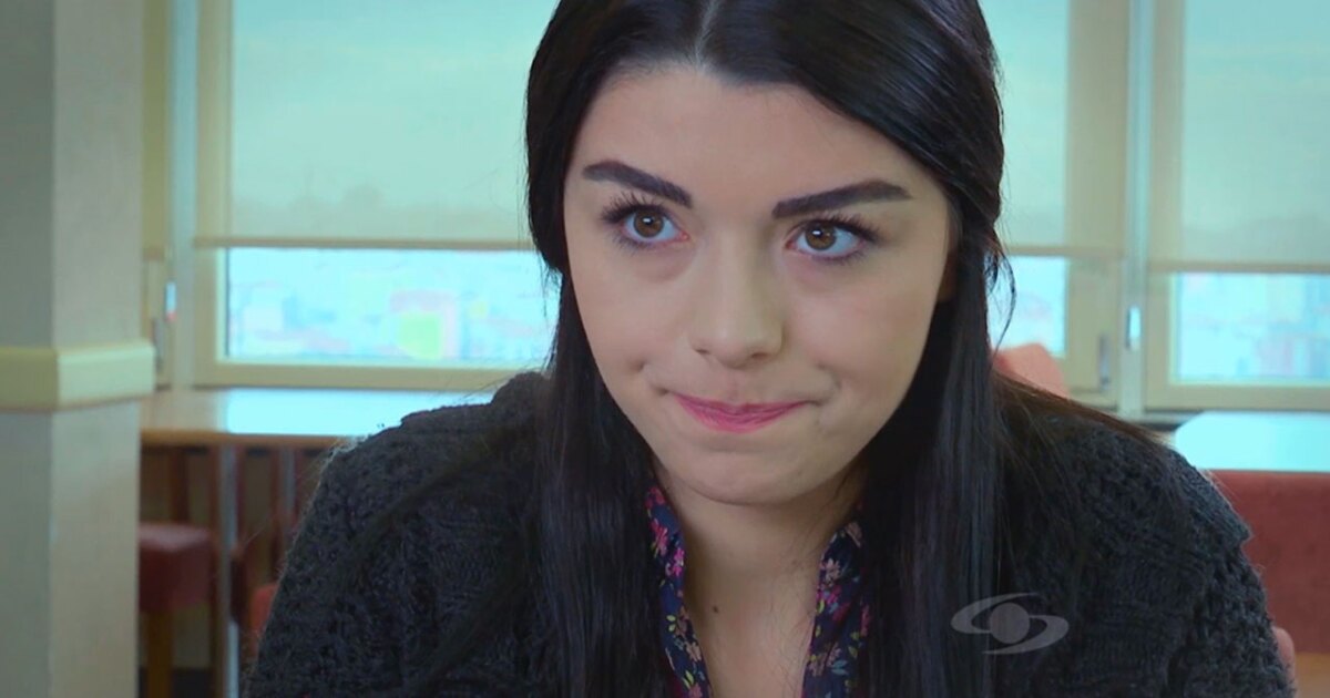 Capítulo 123: Selim lleva a Zeynep a la finca Emiroğlu para presentársela a su familia - CaracolTV