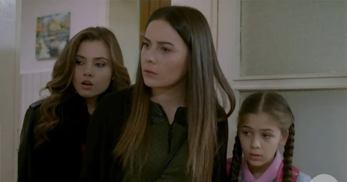 Melek es acechada por un hombre - CaracolTV