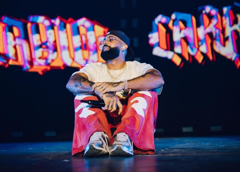 Eladio Carrión sorprende a sus seguidores con un video contando su historia de vida - BluRadio