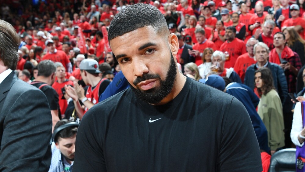 Drake regaló 50.000 dólares en uno de sus conciertos a joven que tenía ...