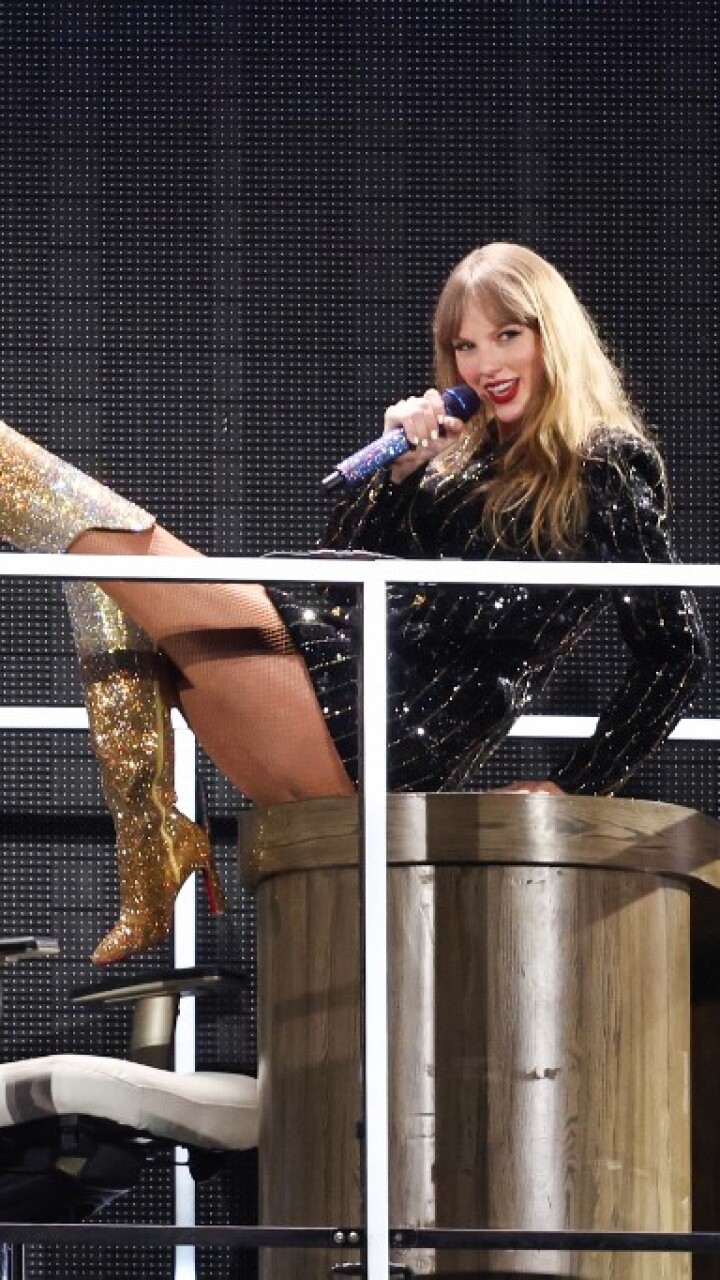Fan de Taylor Swift tuvo que decidir entre ir a un concierto o recibir ... Fan de Taylor Swift tuvo que decidir entre ir a un concierto o recibir ...