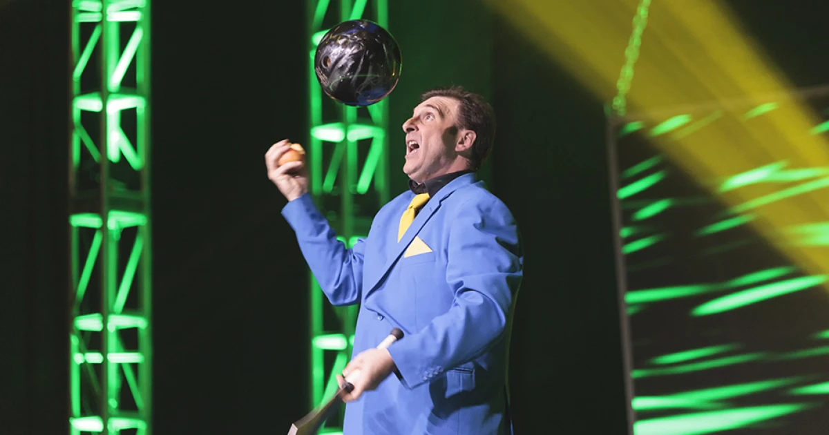 David Burlet encantó al público con sus trucos de magia sobre el ...