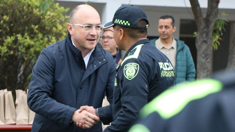 Alcalde de Zipaquirá se tomó las calles con la Policía y Ejército - BluRadio