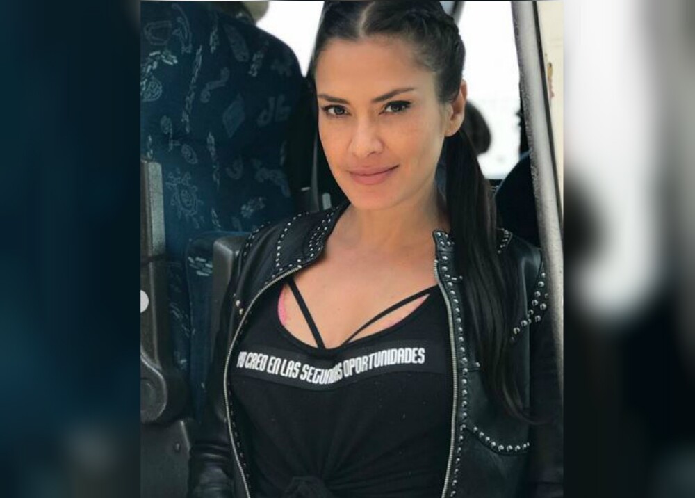 ¡Tenía calor! Katherine Porto POSÓ sin nada arriba y se tapó solo con ...