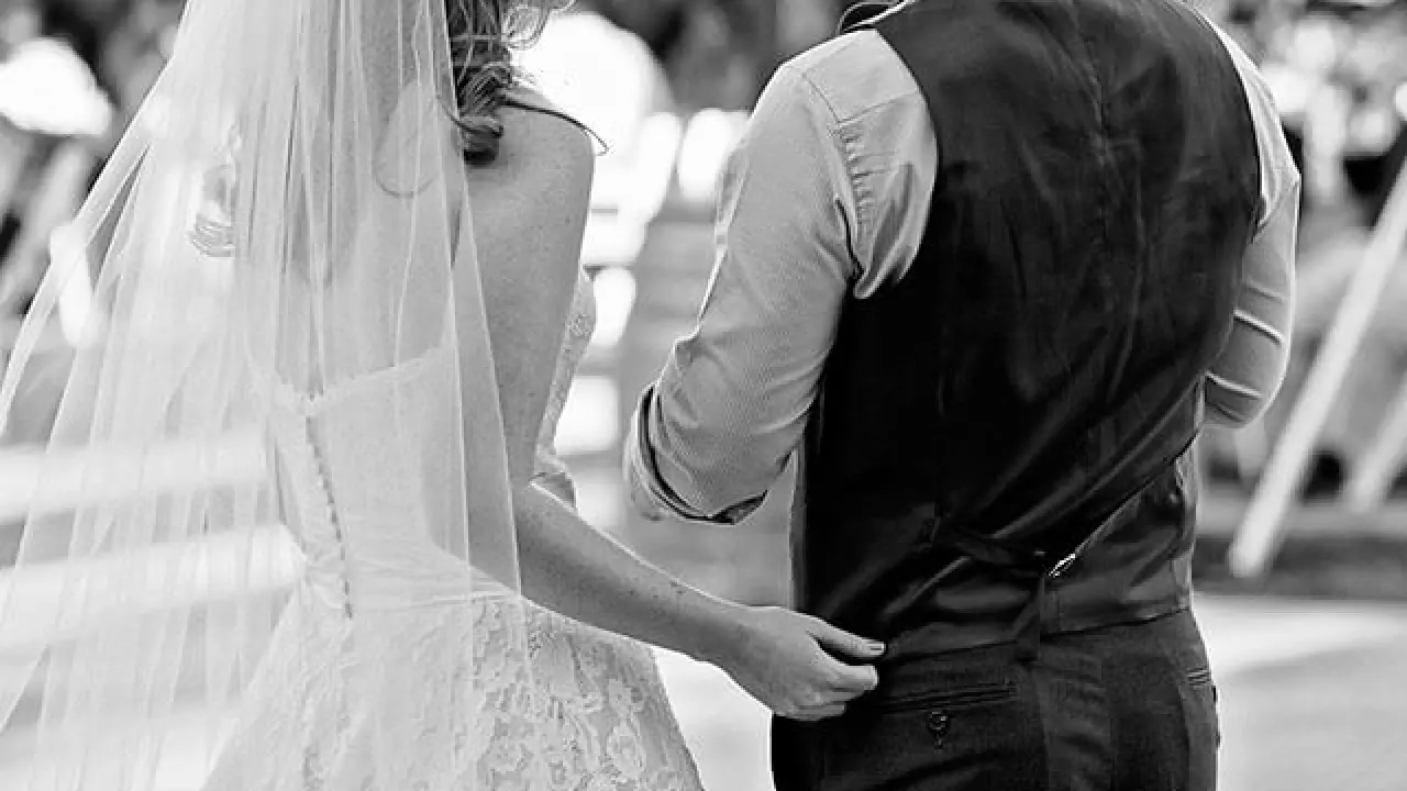 Mujer le pagó costosa boda a su hija, luego le quitó el esposo y tuvo ...