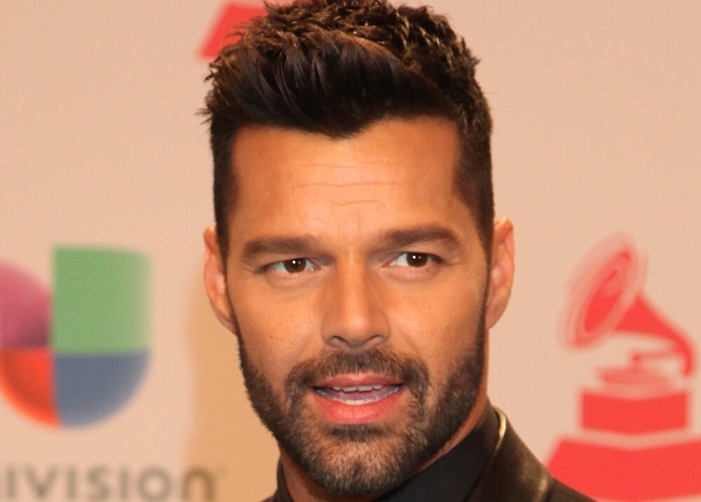 Ricky Martin luce barba rubia y sus admiradoras enloquecen